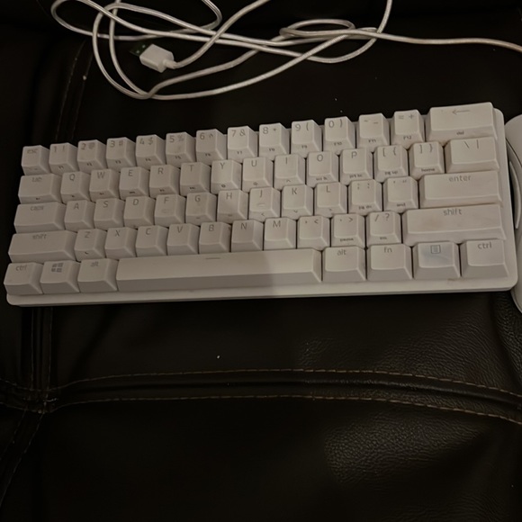 Razor | Other | Im Selling A Gaming Keyboard Its A Razor Huntsman Mini ...